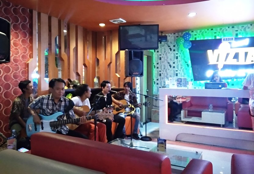 Pesta Ala Tahun 80 an di Inul Vizta Purwokerto – BANYUMASEKSPRES.ID