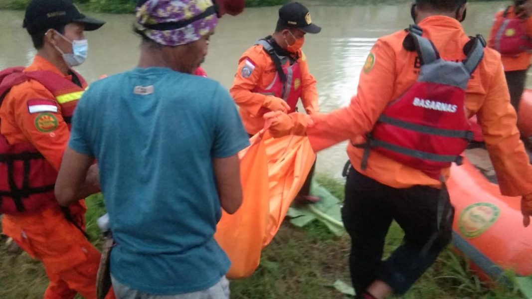 Diterjang Ombak Besar di Selatan Nusakambangan Perahu Nelayan Pecah, Satu Nelayan Hilang Tiga ...