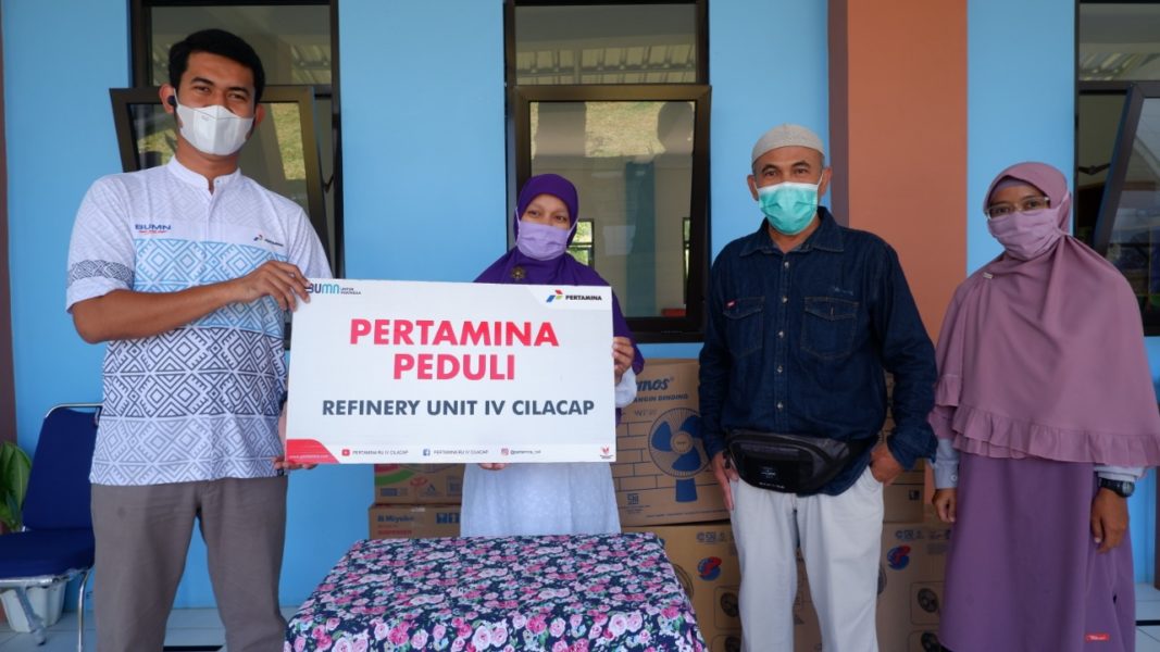 Pertamina RU IV Serahkan Bantuan ke SMP IT Buah Hati – BANYUMASEKSPRES.ID