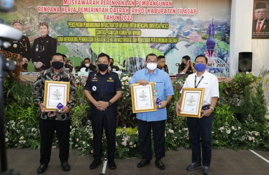 Pertamina RU IV Cilacap Terima Penghargaan Bupati – BANYUMASEKSPRES.ID