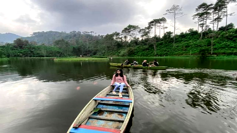 Telaga Kumpe : Pesona Danau Tersembunyi di Kaki Gunung Slamet ...