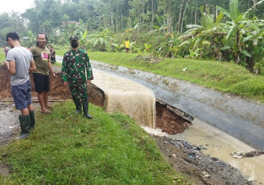 Tanggul Saluran Irigasi di Jatilawang Jebol – BANYUMASEKSPRES.ID