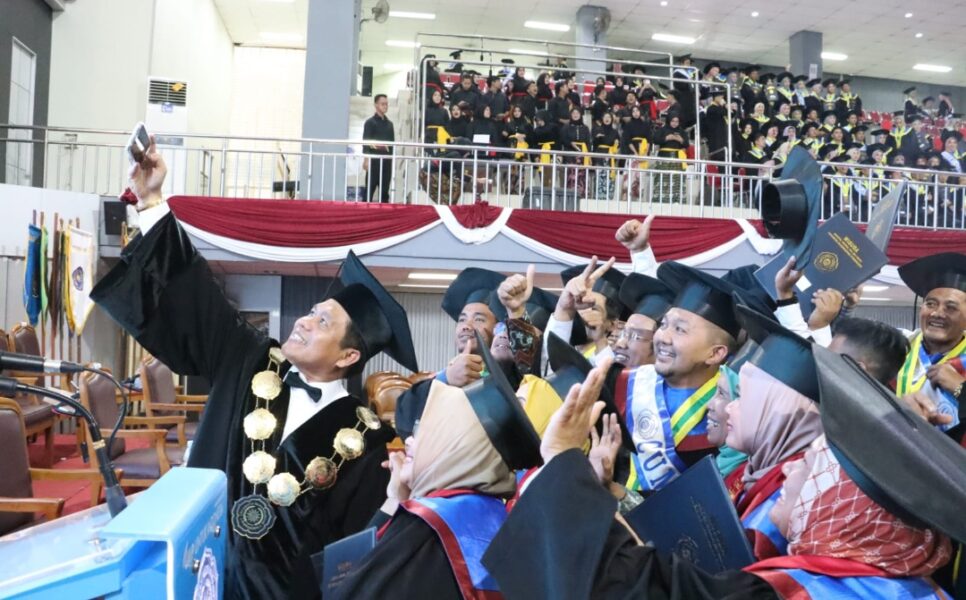 UMP Gelar Wisuda dengan Peserta Terbanyak, Total 1.804 Orang Termasuk 5 ...
