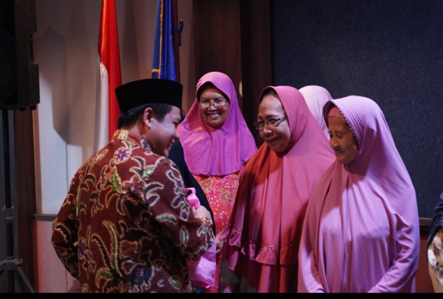 Rektor UMP Buka Bersama Ratusan Kaum Duafa di Pusat Studi Dakwah Komunitas – BANYUMASEKSPRES.ID