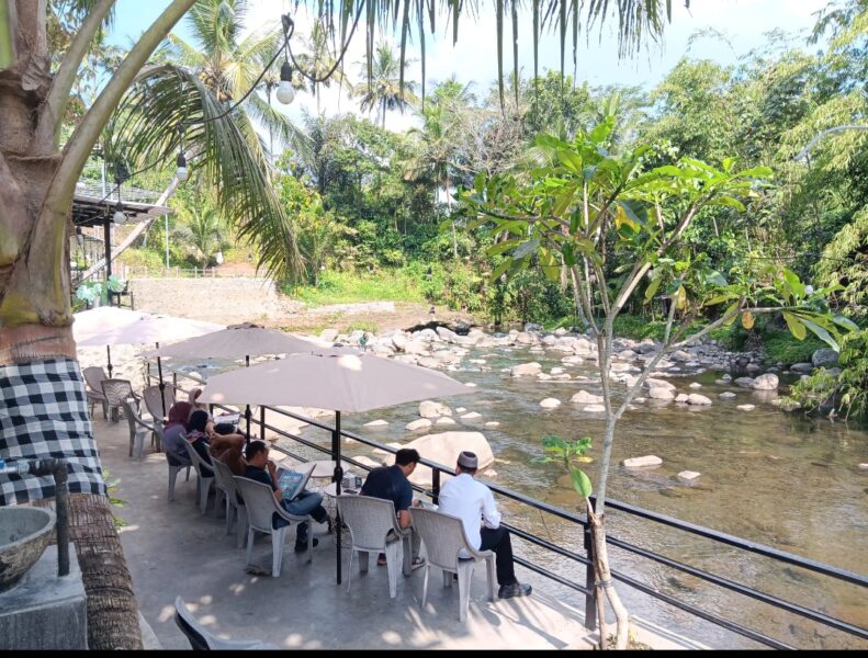 Penak Mawon, Menikmati Kuliner Khas Indonesia dengan Pemandangan Sungai ...