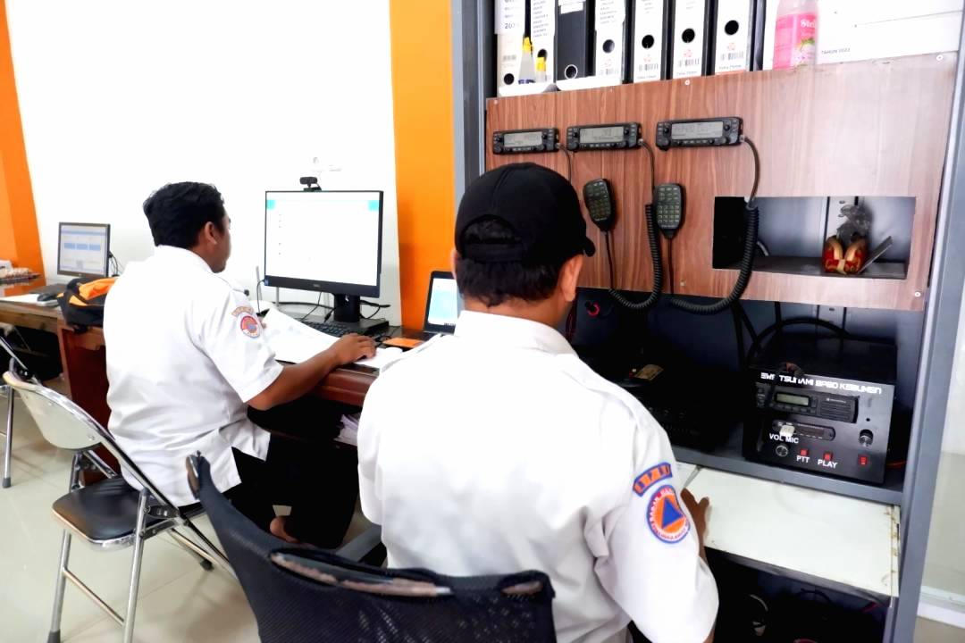 Kesiapsiagaan Bencana, BPBD Kebumen Cek & Uji Fungsi Tsunami Early Warning System di Pesisir ...