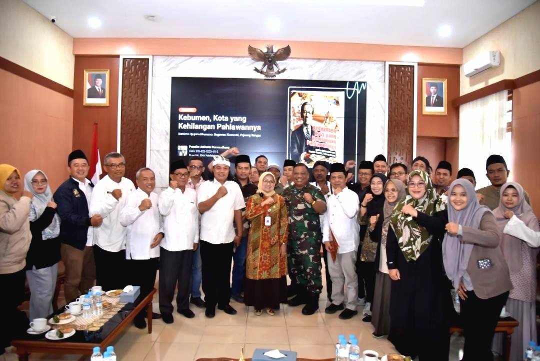 Bupati Kebumen Dukung Penuh Sumitro Djojohadikusumo Jadi Pahlawan ...