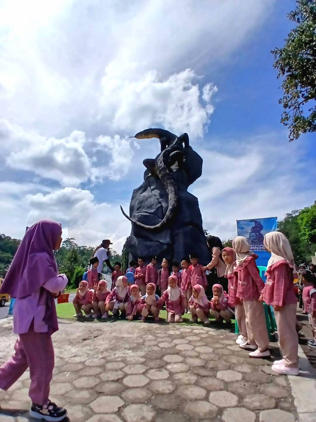 Dari Viral Jadi Destinasi: Patung Biawak Wonosobo Tarik Wisatawan Lokal ...