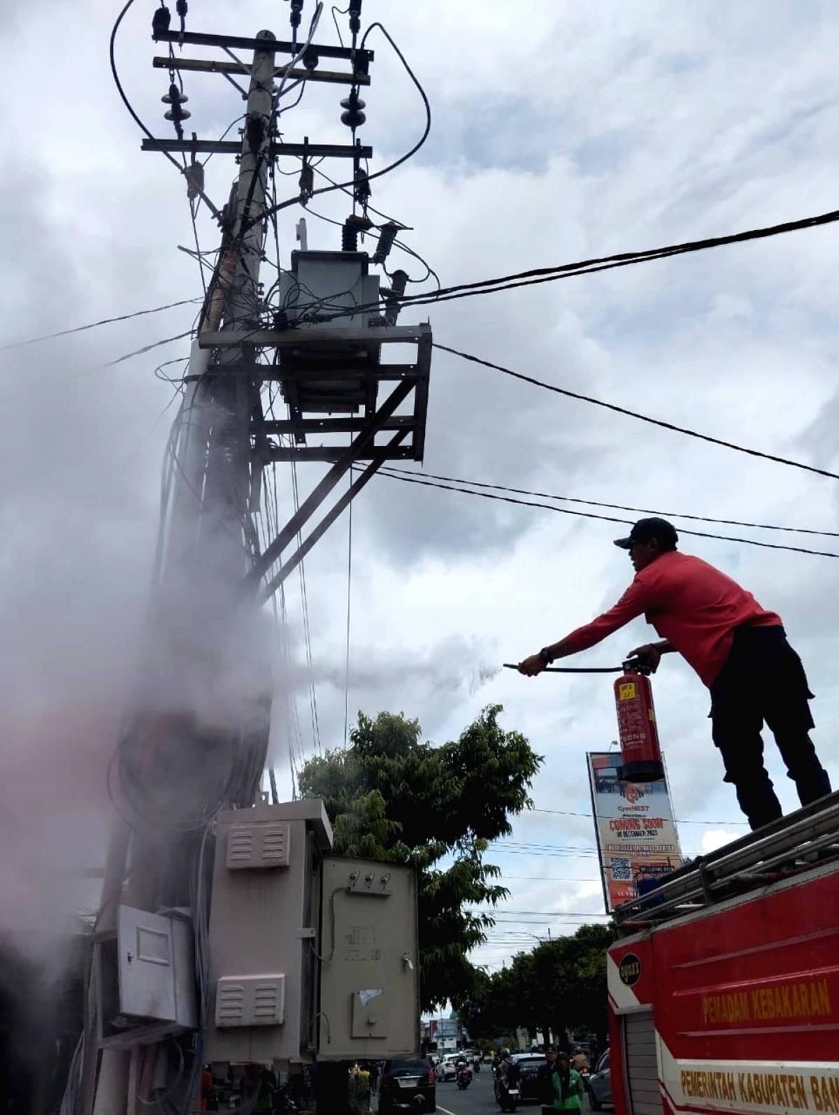 Korsleting Listrik Picu Kebakaran Trafo PLN di Jalan Jenderal Soedirman ...
